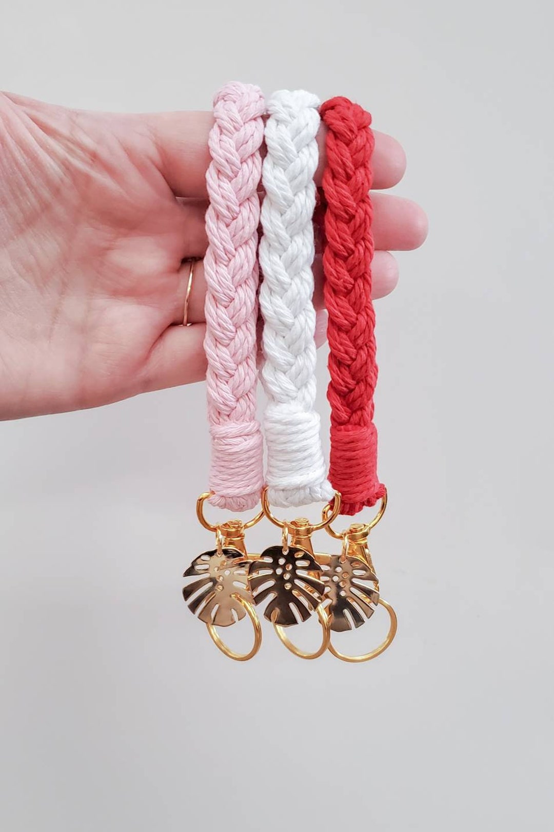 Valentines Day MACRAME WRISTLET | Boho Wristlet Keychain With Monstera ...