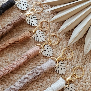 MONSTERA Macrame Wristlet | Boho Wristlet Keychain With WOOD Monstera ...
