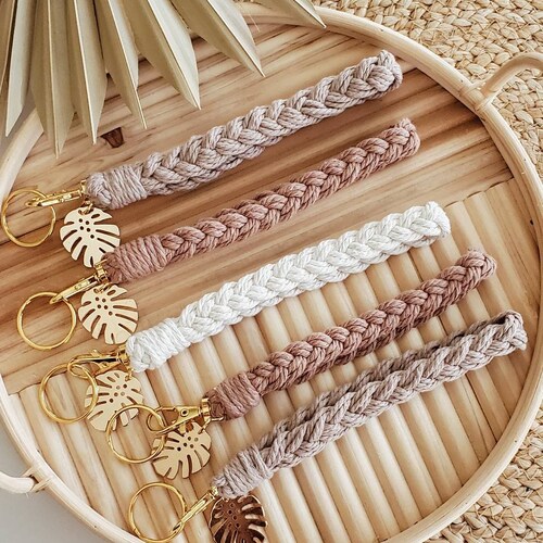 MACRAME WRISTLET Boho Wristlet Keychain With Monstera Charm - Etsy