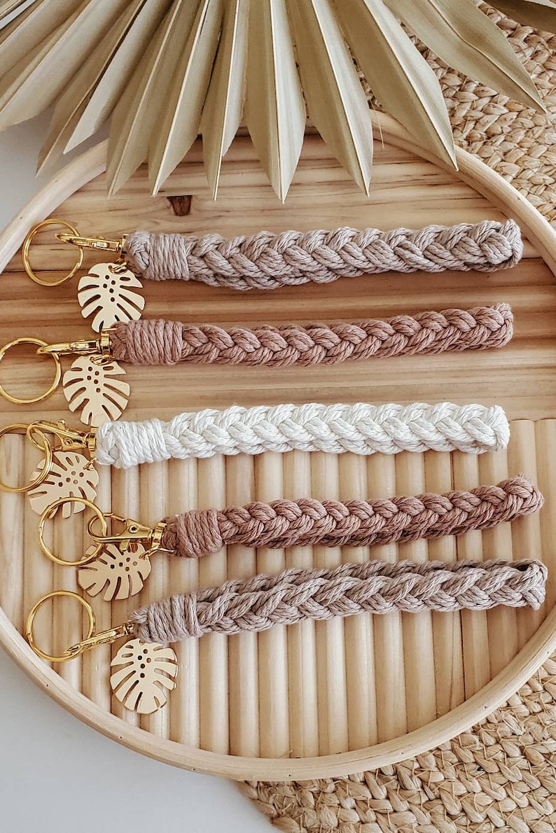 MACRAME WRISTLET Boho Wristlet Keychain With Monstera Charm - Etsy