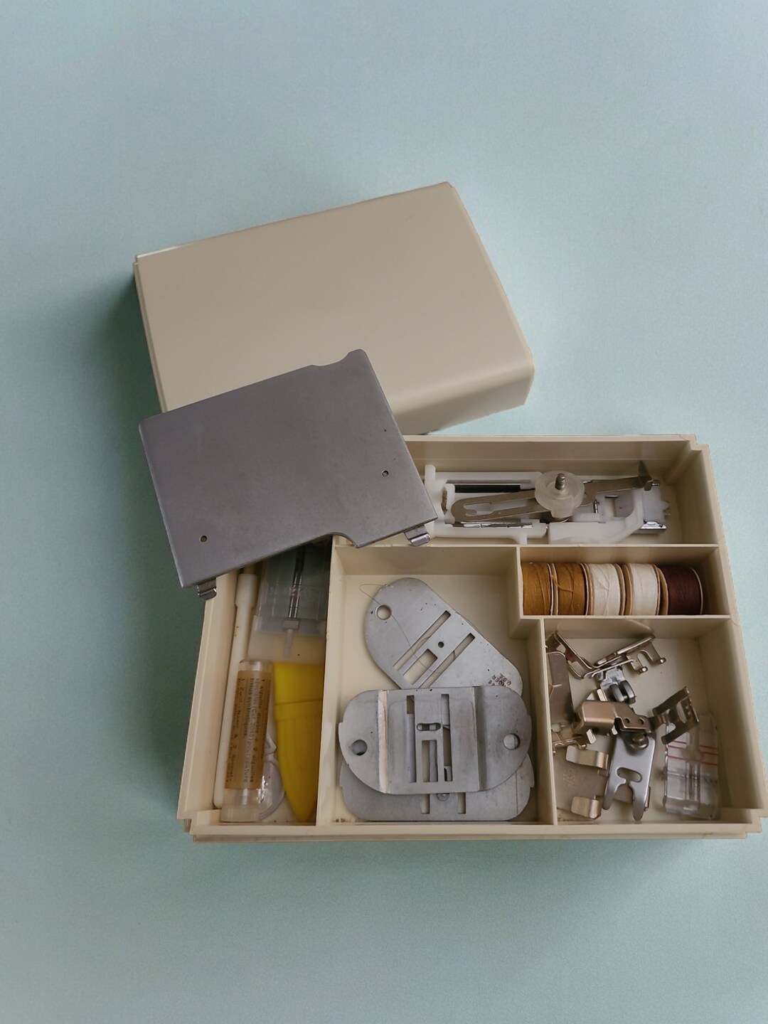 Singer Sewing Machine Flexi Stitch Cams With Sewing Feet and Plates ...