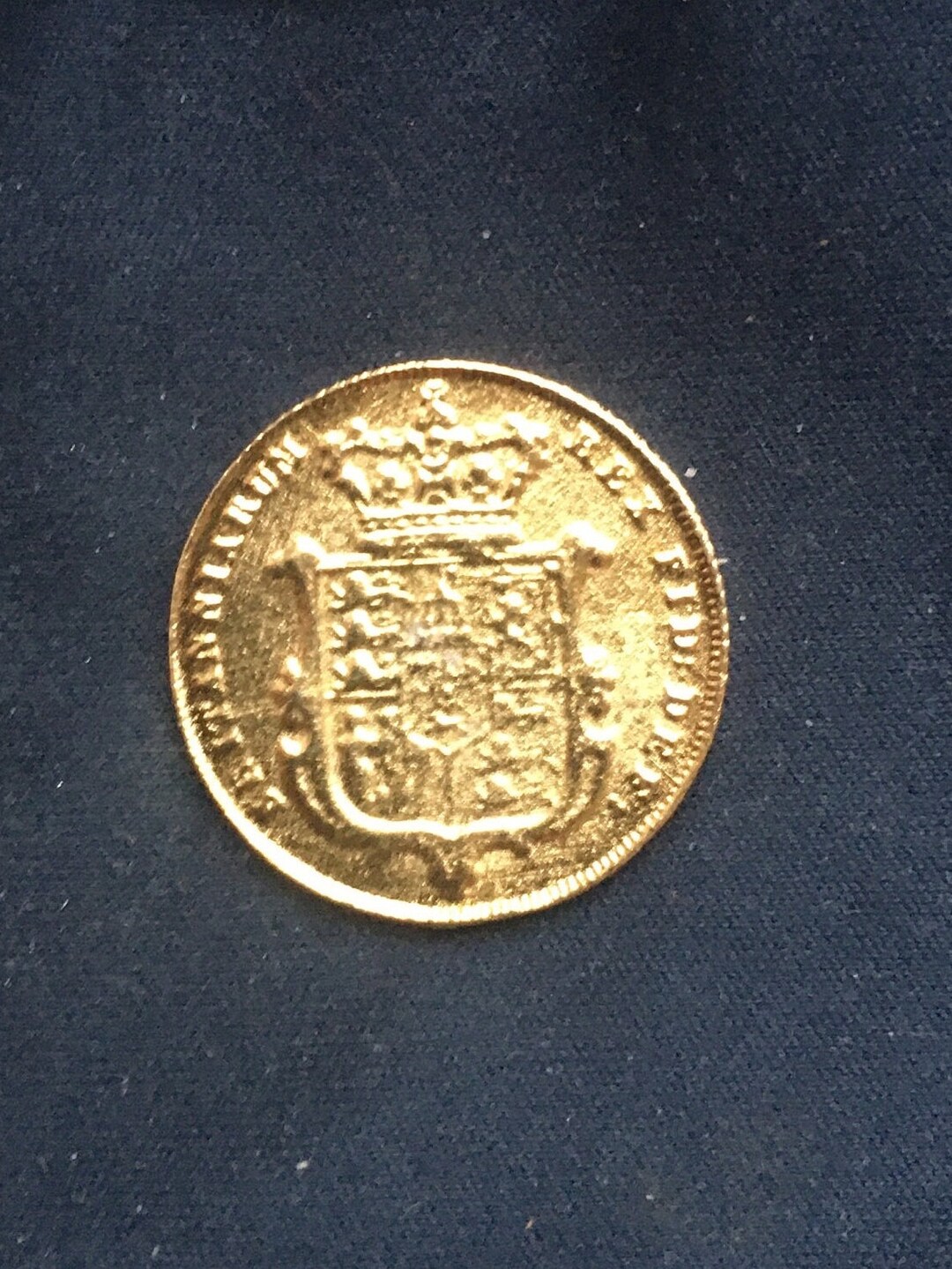 Super George 1V 1826 Sovereign Gold Effect Coin / Crowned Shield ...