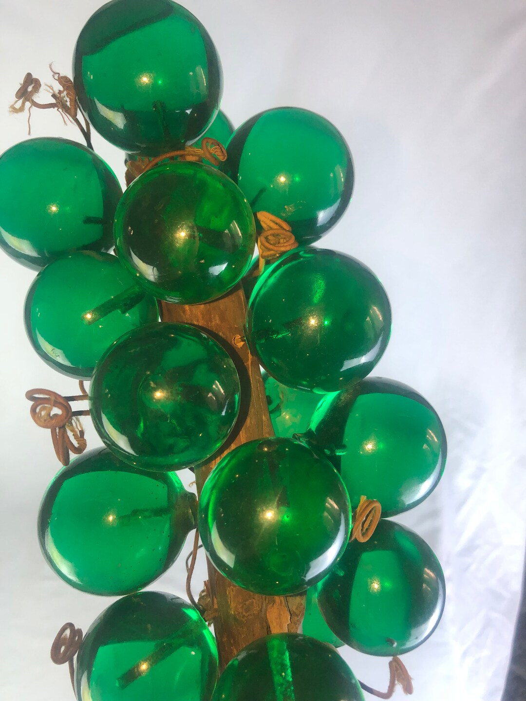 GORGEOUS Emerald Green Over 20 Lucite Balls Grapes Grapevine - Etsy