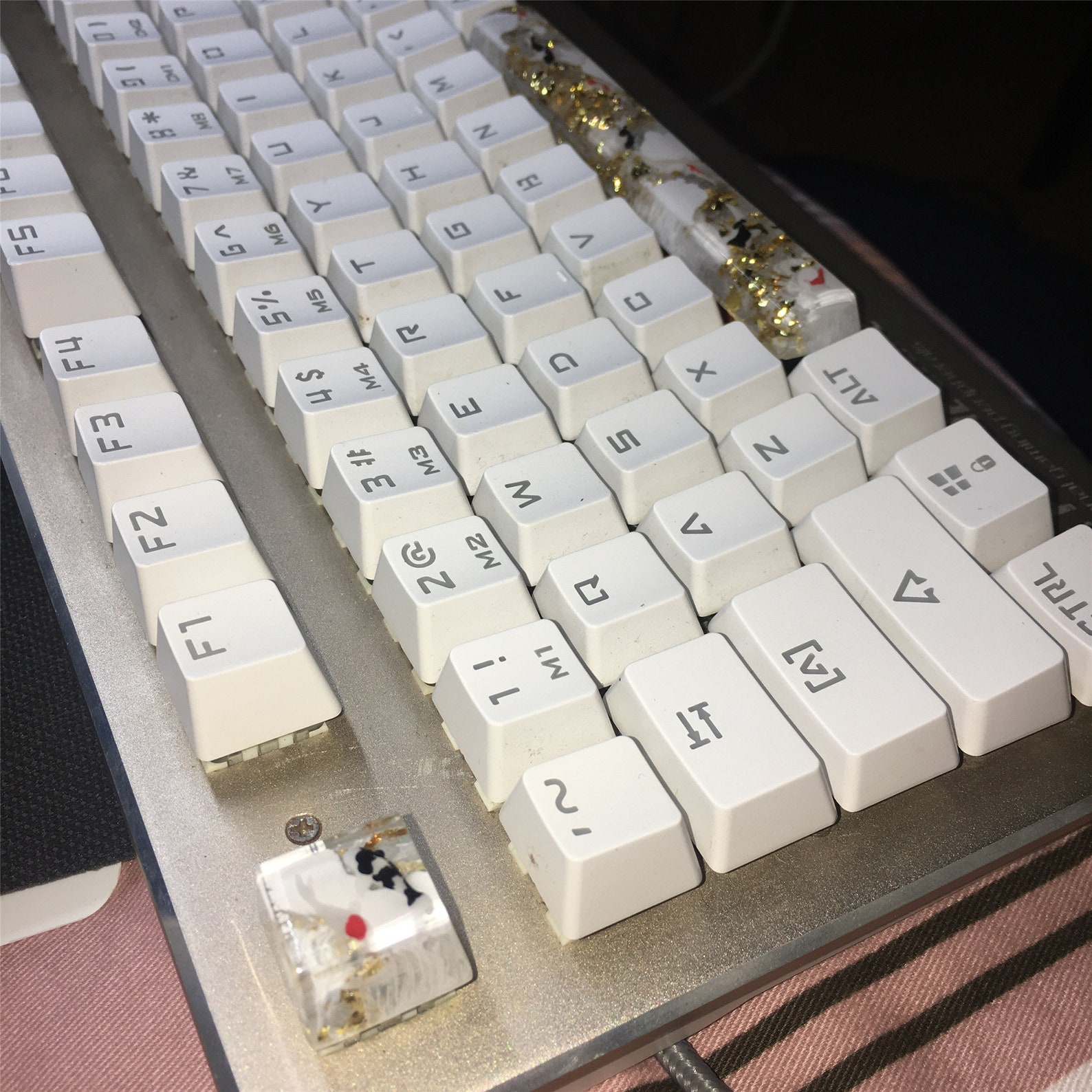 White Keyboard Spacebar Keycap and R4 Keycap Handmade Resin - Etsy Canada