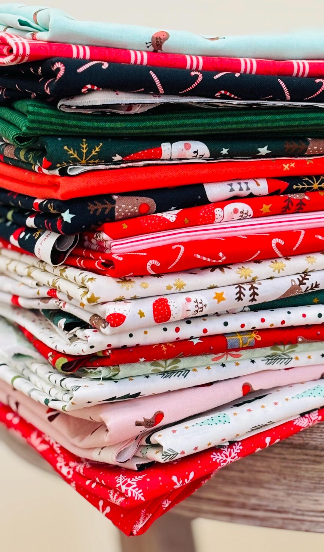 Christmas Lane Bundle Plus Blenders 21 Fat Quarters - RJR Studios ...