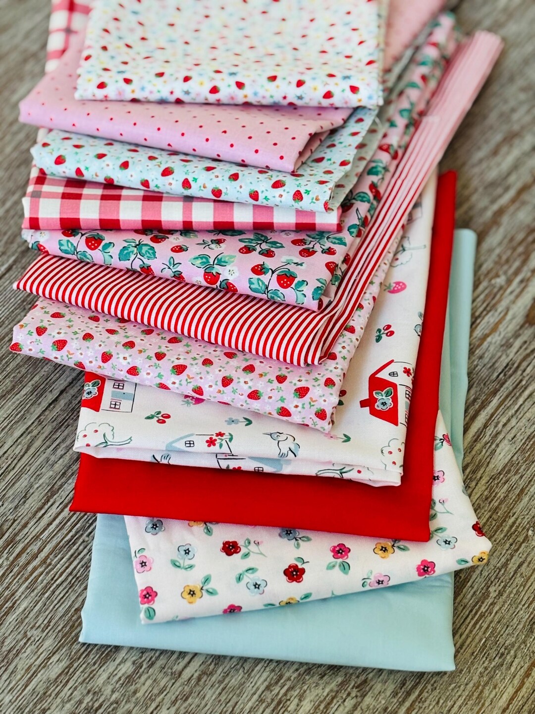 Blooms and Strawberries Mini Bundle With Blenders | Fat Quarters ...