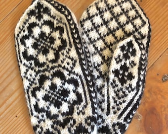 Flowers and Forests Selbu Mittens, Digital Knitting Pattern - Etsy