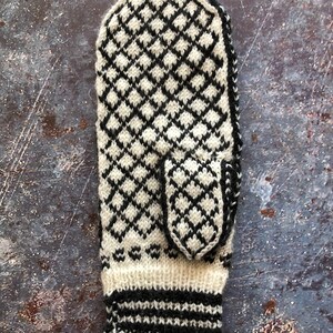 Flowers and Forests Selbu Mittens, Digital Knitting Pattern - Etsy