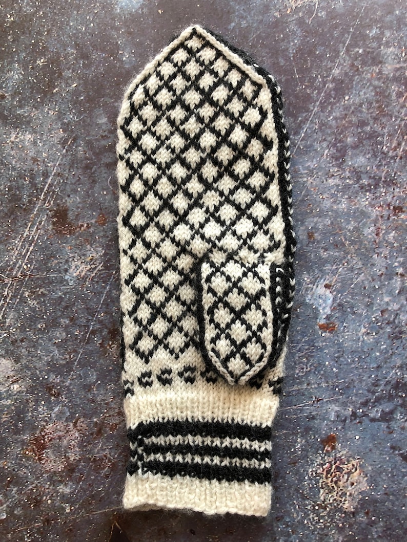 Flowers and Forests Selbu Mittens Digital Knitting Pattern - Etsy