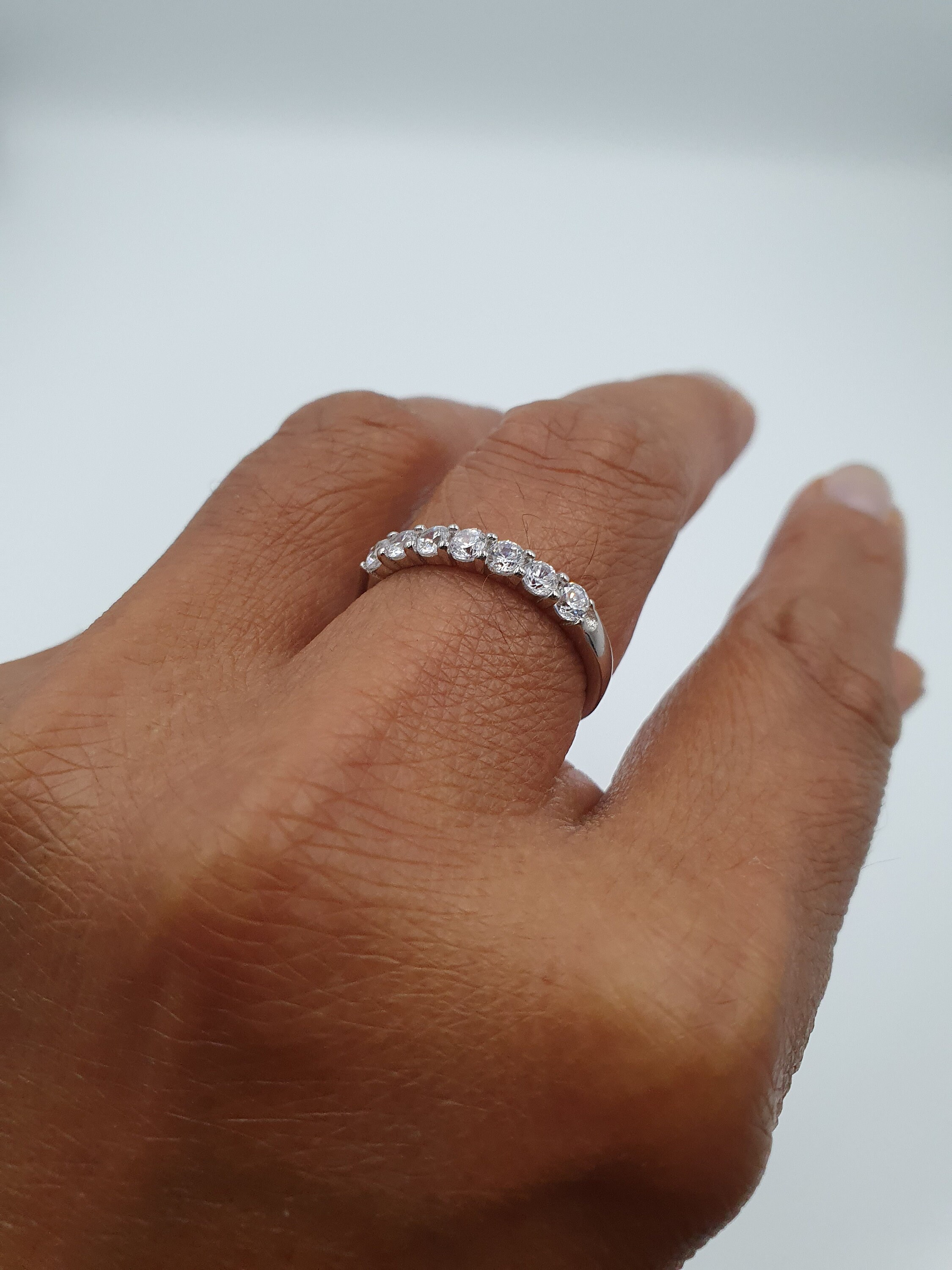 Anillo con circones cúbicos de corte redondo en plata 925% | Etsy