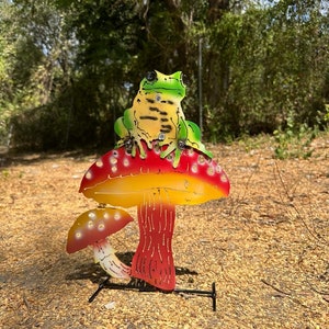 The Frog and the Toadstool Metal Yard Art - Etsy