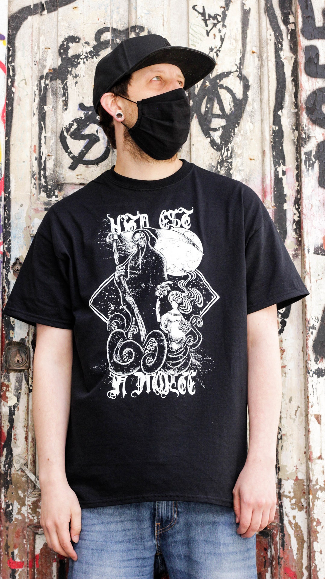 V I T A E S T I N M O R T E . Screen Printed Cotton T-shirt. - Etsy New ...