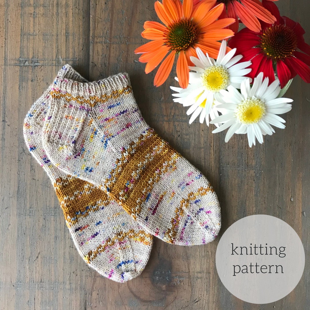 Daisy Chain Shorty Socks Knitting Pattern - Etsy