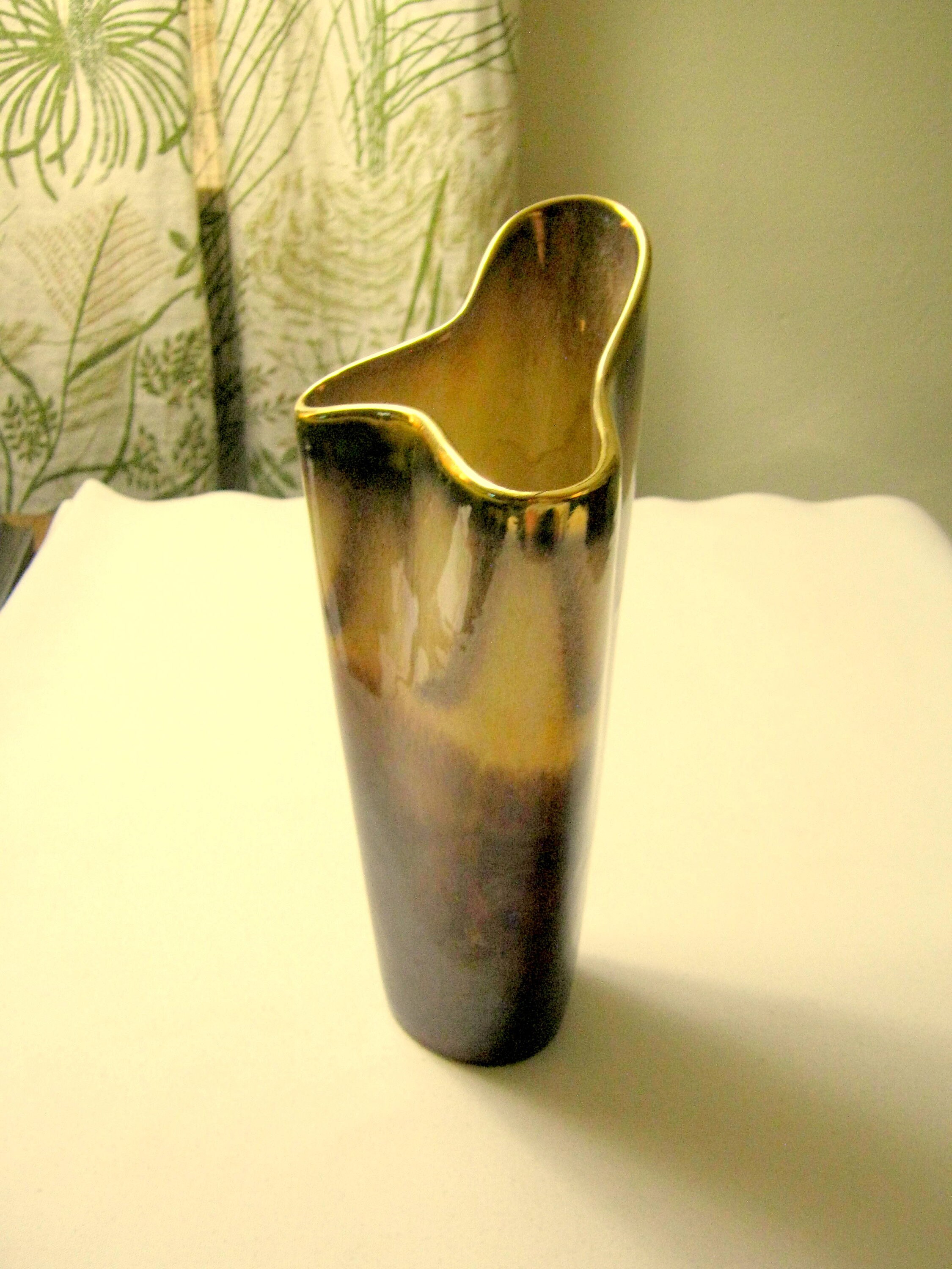 Vintage Mid Century TRIANGLE SHAPED Brown Beige & Gold Trim Pottery 9 ...