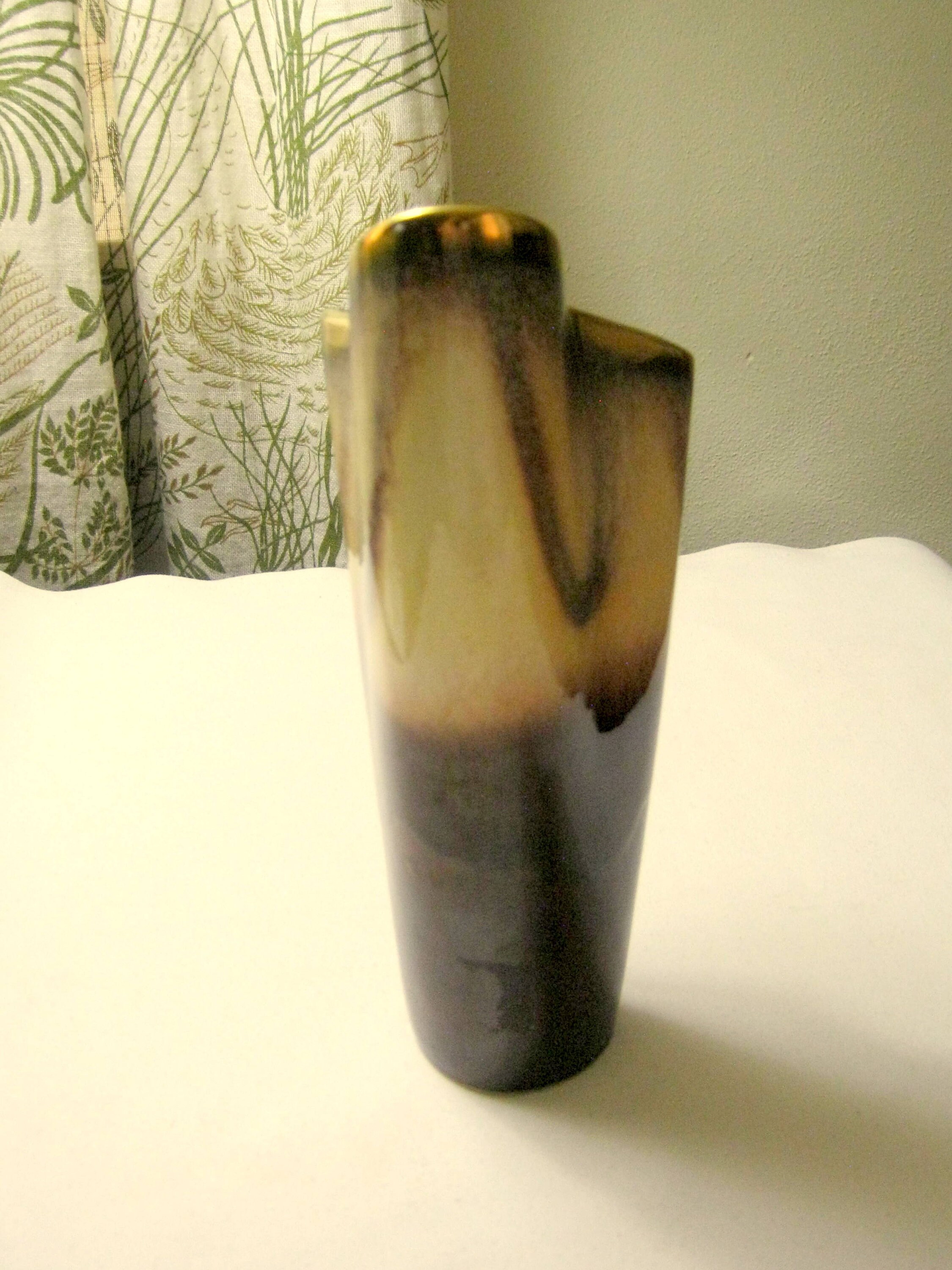 Vintage Mid Century TRIANGLE SHAPED Brown Beige & Gold Trim Pottery 9 ...