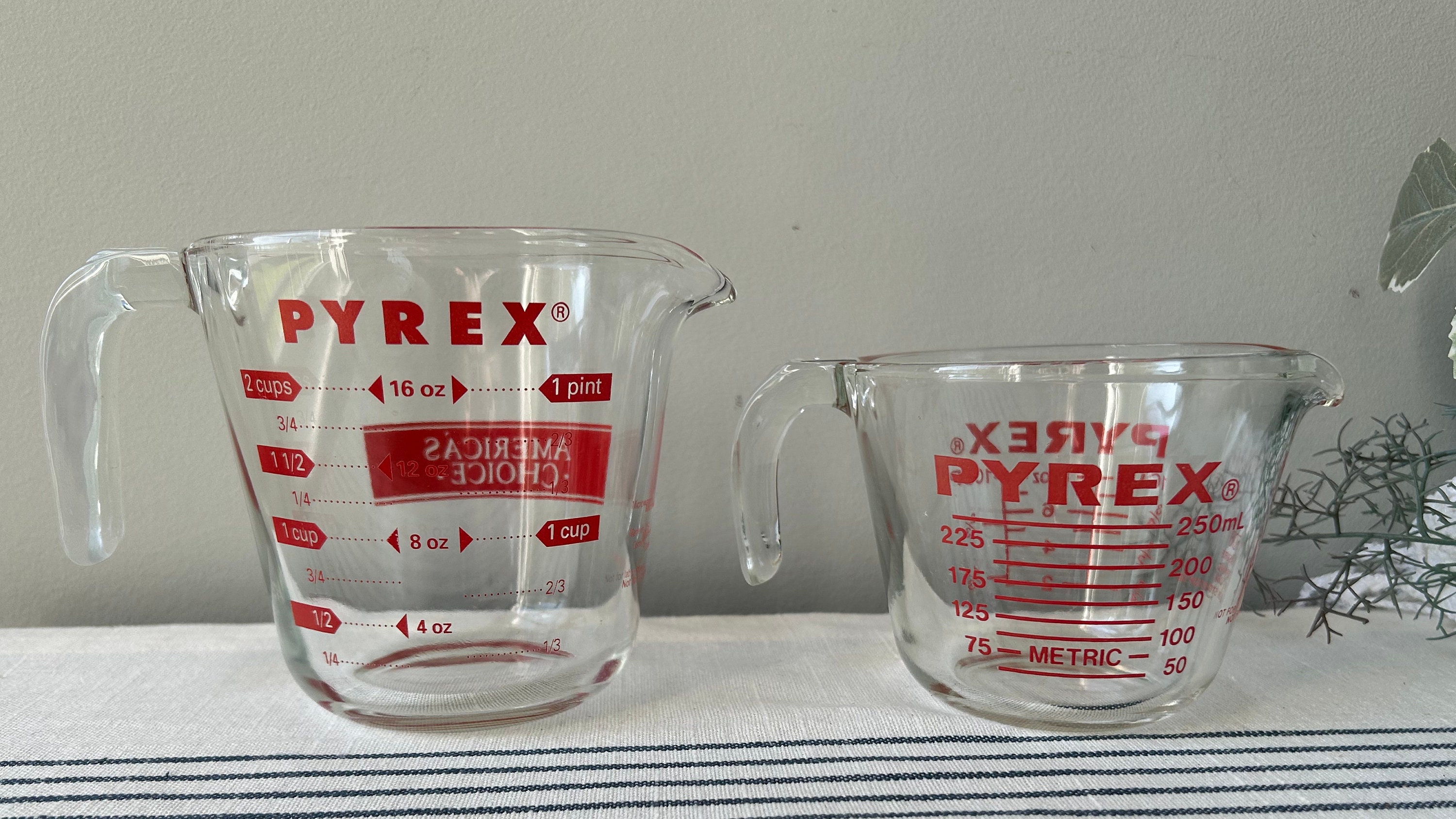 PYREX Glass Measuring Cups 1983 Red Print Open Handle 1 Cup and 2 Cup ...