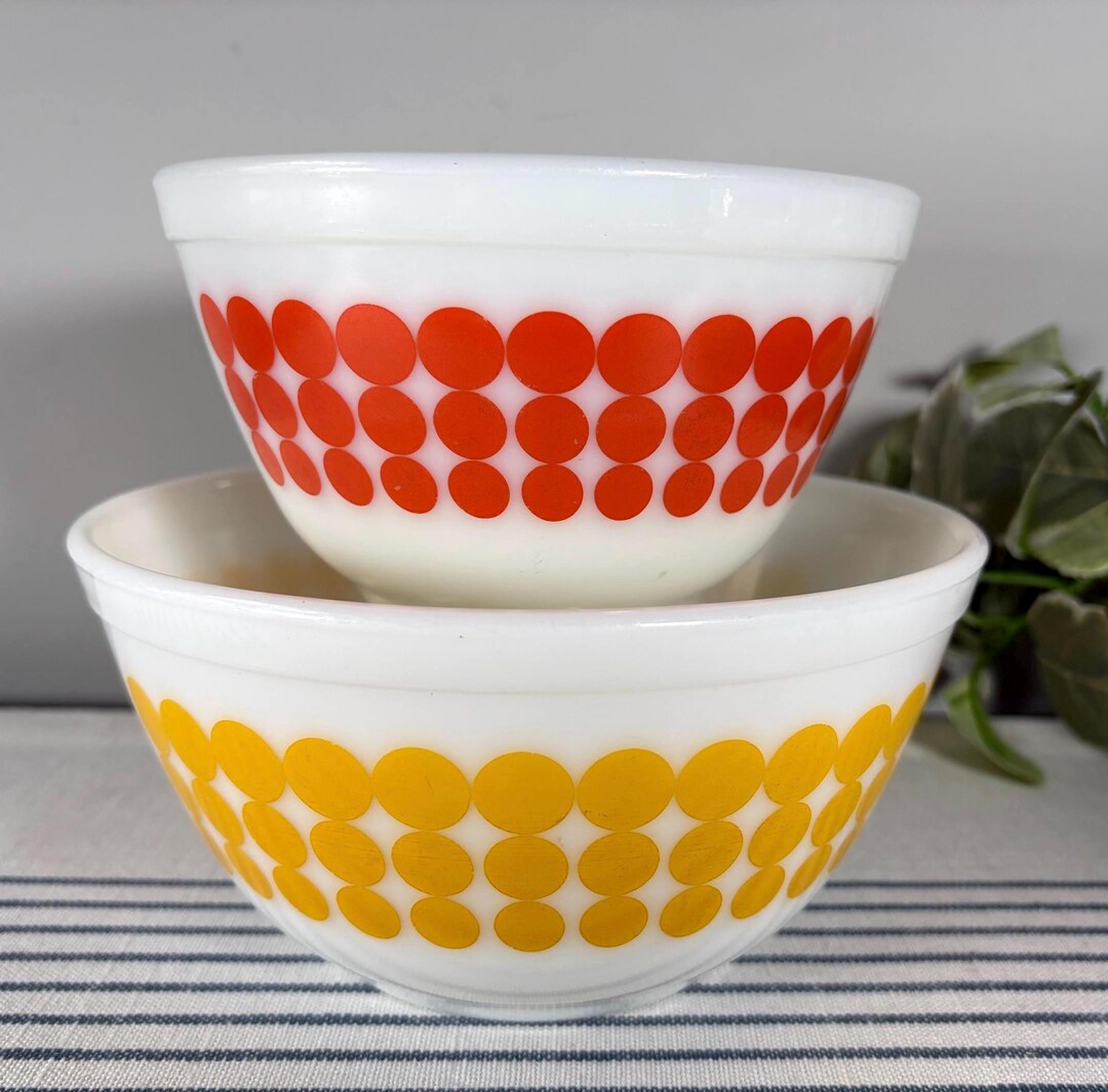 PYREX Dots Mixing Bowls: Your Choice ~ Orange or Yellow - Etsy