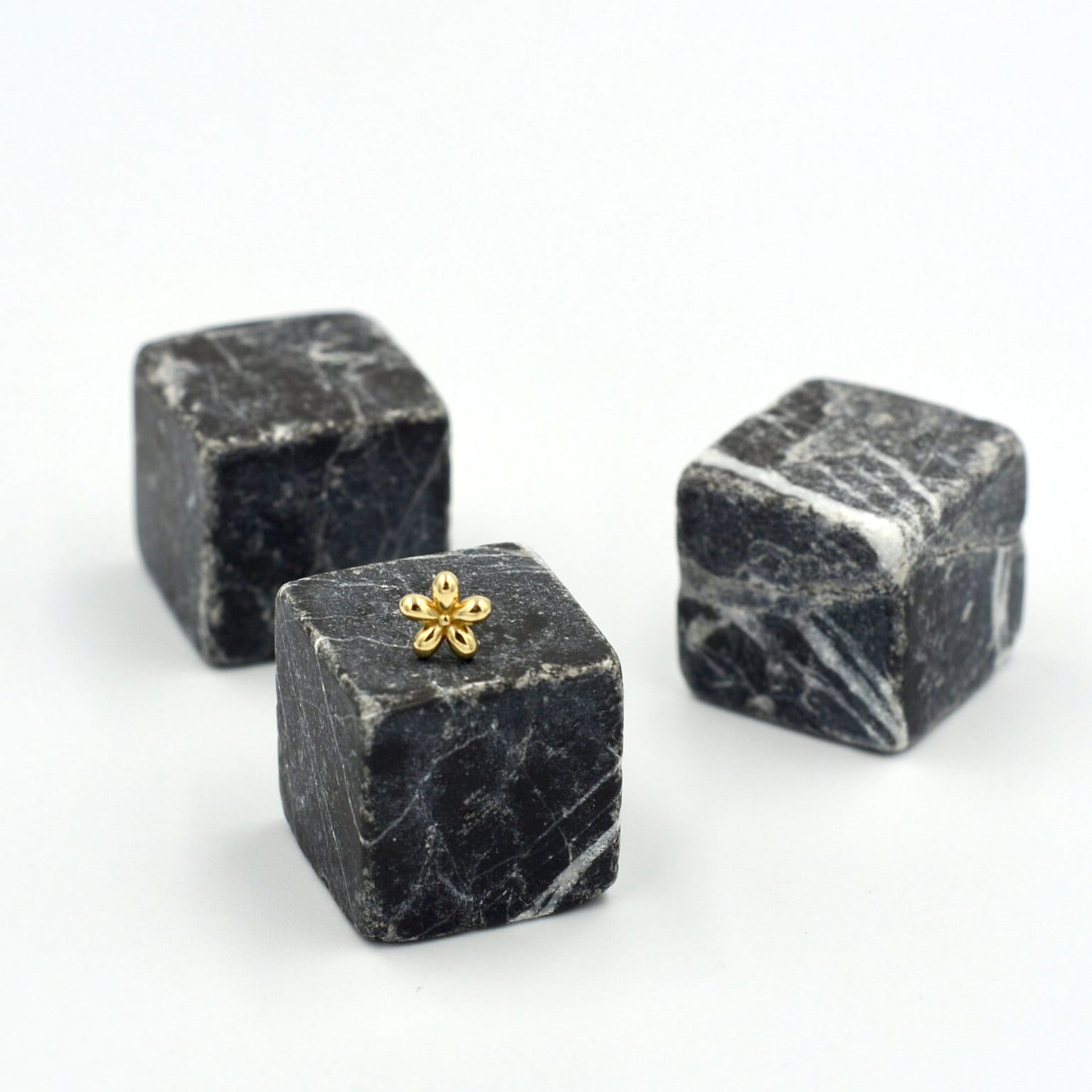 14K Solid Gold Flower Helix Piercing Flower Gold Cartilage - Etsy