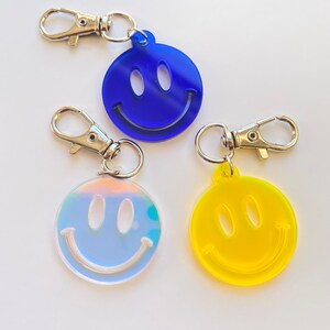 Smiley Face Keychain Acrylic Retro Key Ring, Friend Gift, Cute Keychain ...