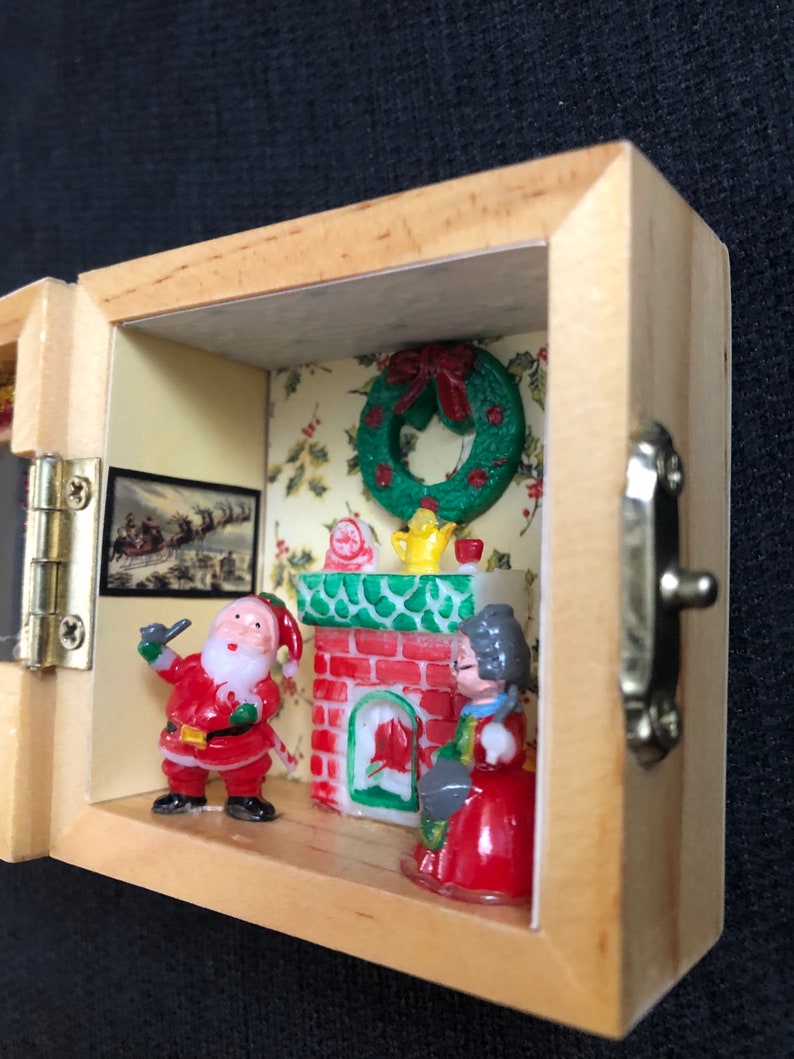 Santa & Mrs. Claus Diorama - Etsy
