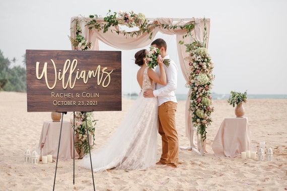 Beach wedding sign ideas | Beachweddingtips.com