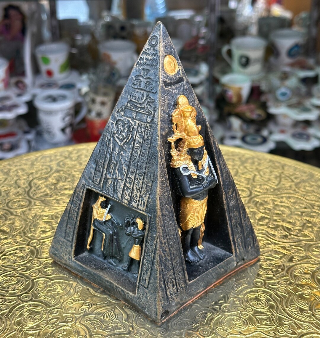 Marvelous Egyptian Pyramid-decorated With Temple of King Ramesses ...