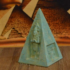 Pretty Egyptian Pyramid-decorated With Temple of King Ramesses ...