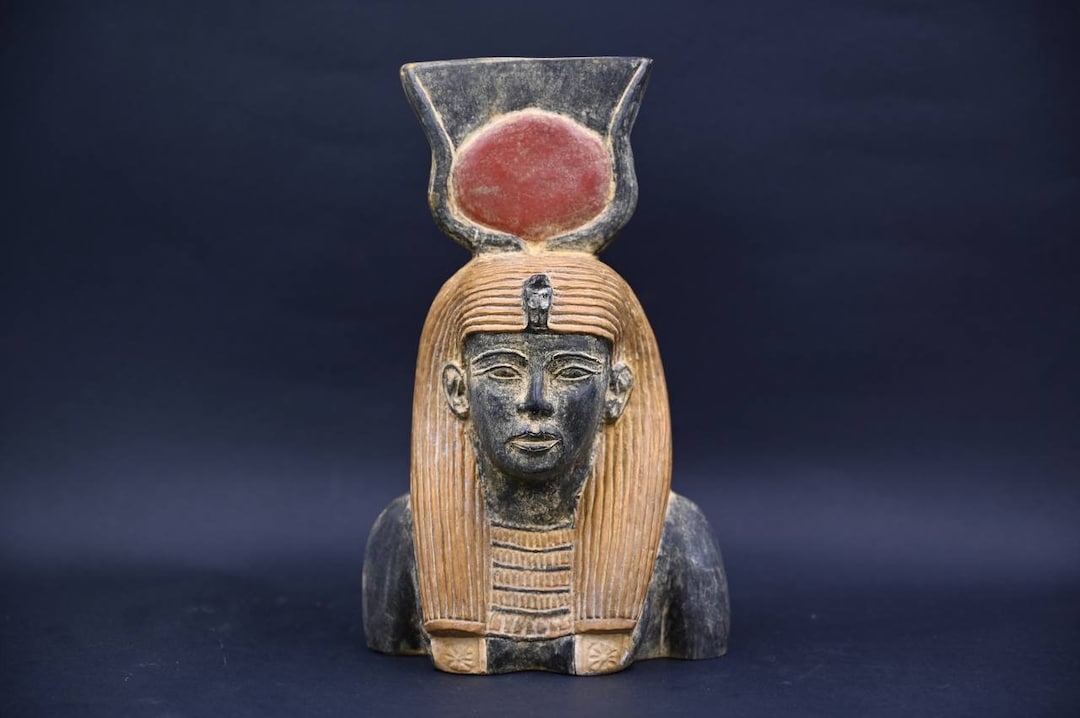 Egyptian Goddess Hathor Happy and Faithful Face, Egyptian Hathor ...