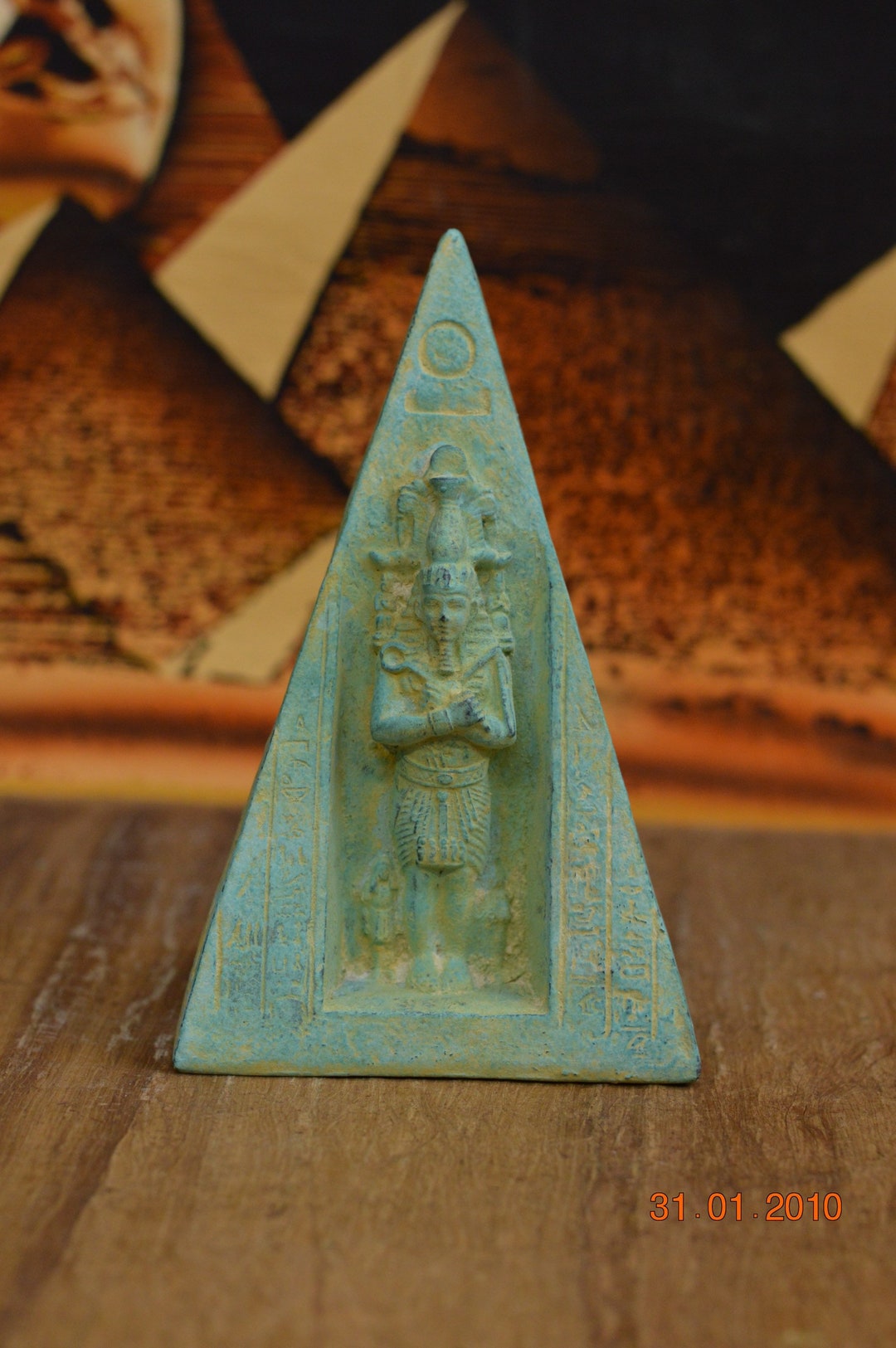 Pretty Egyptian Pyramid-decorated With Temple of King Ramesses ...