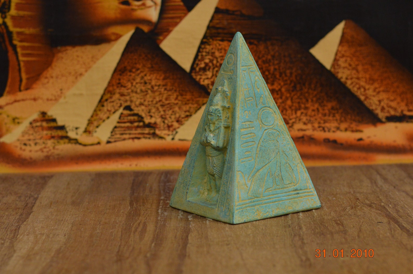 Pretty Egyptian Pyramid-decorated With Temple of King Ramesses ...