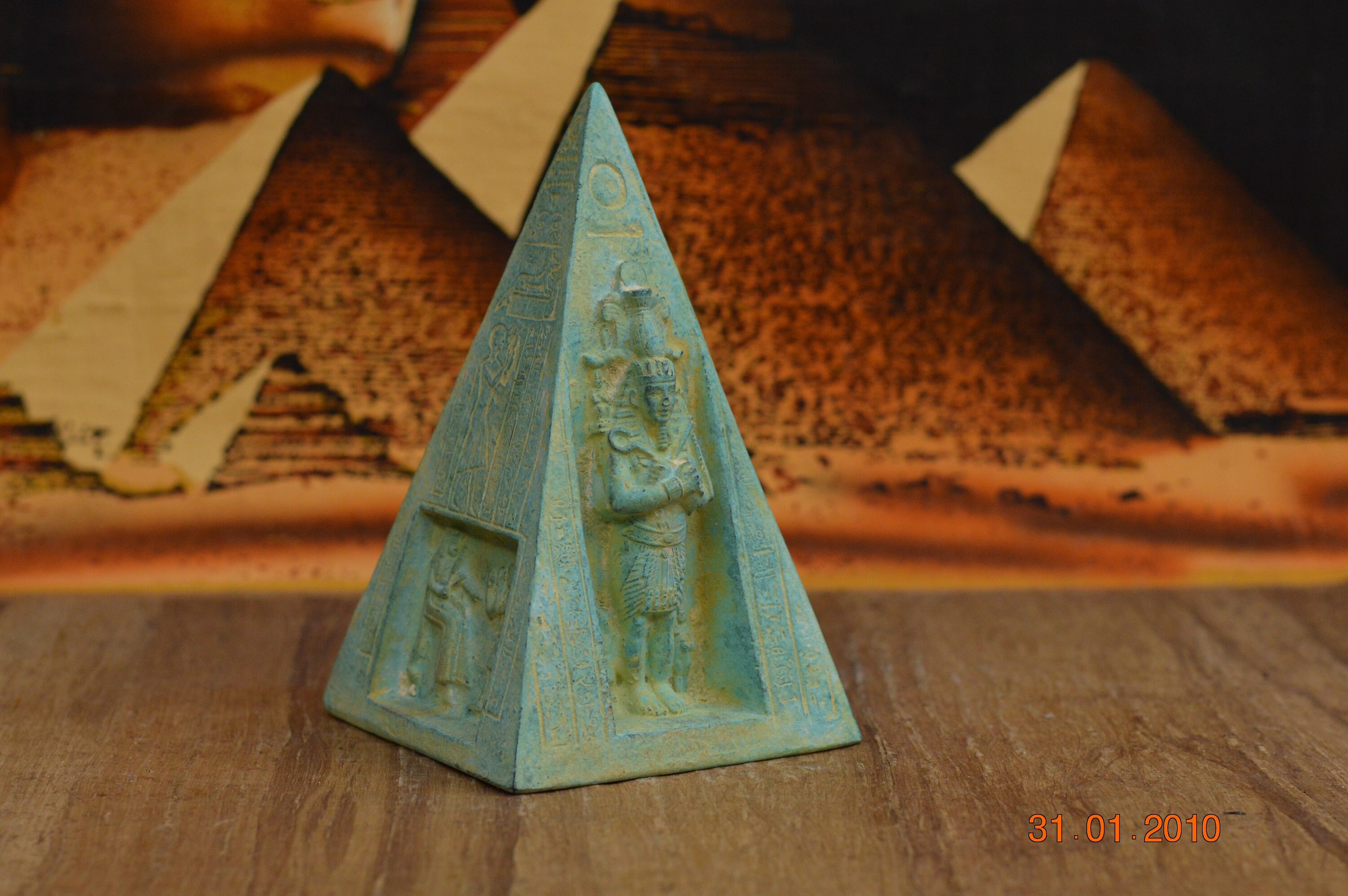 Pretty Egyptian Pyramid-decorated With Temple of King Ramesses ...