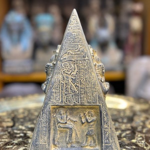 Fabulous Egyptian Pyramid-get One of the Beautiful Monument Decorated ...