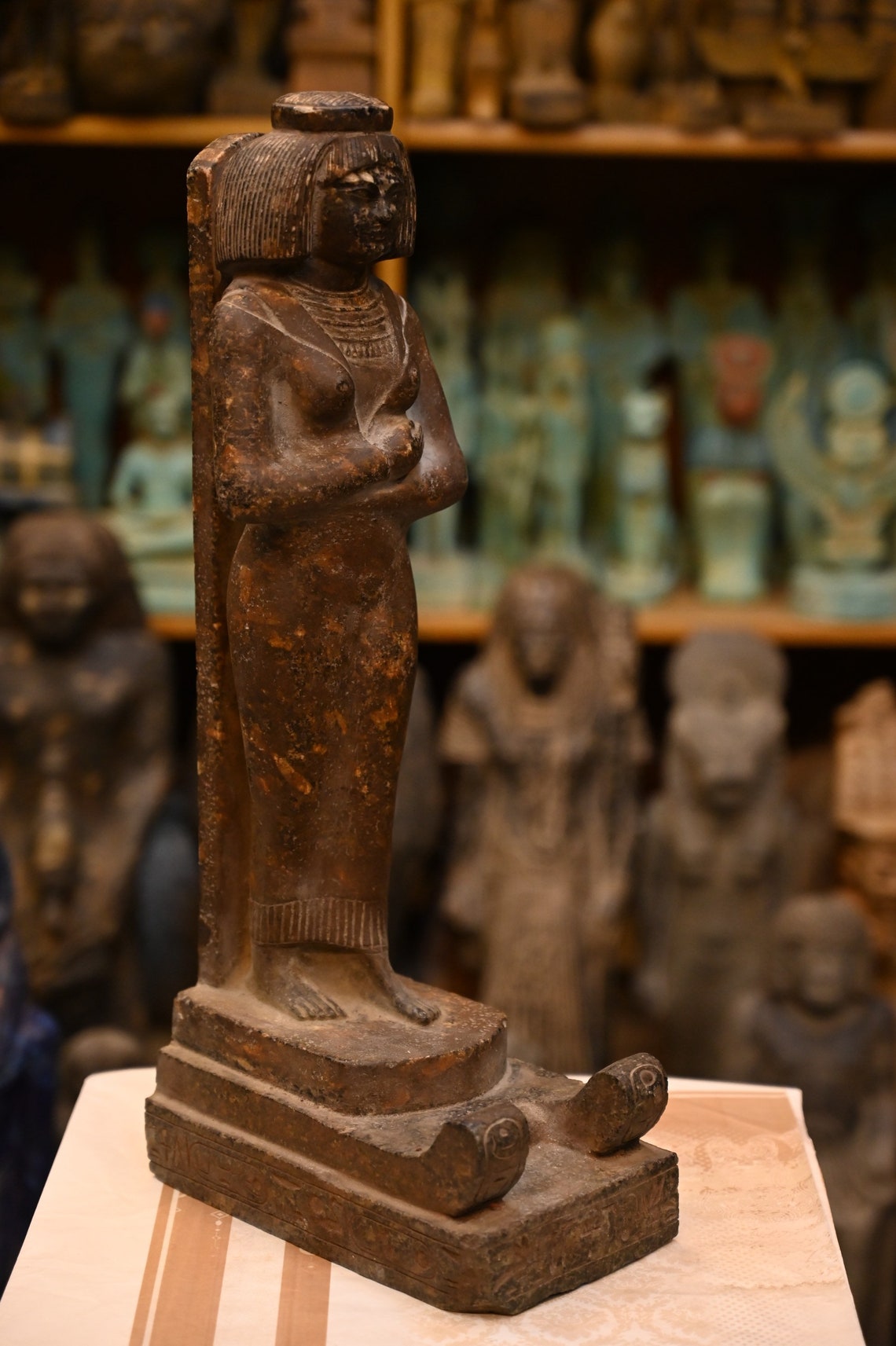 Queen Tiye Statue: Black Granite Egyptian Sculpture Replica - Etsy