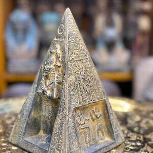 Fabulous Egyptian Pyramid-get One of the Beautiful Monument Decorated ...