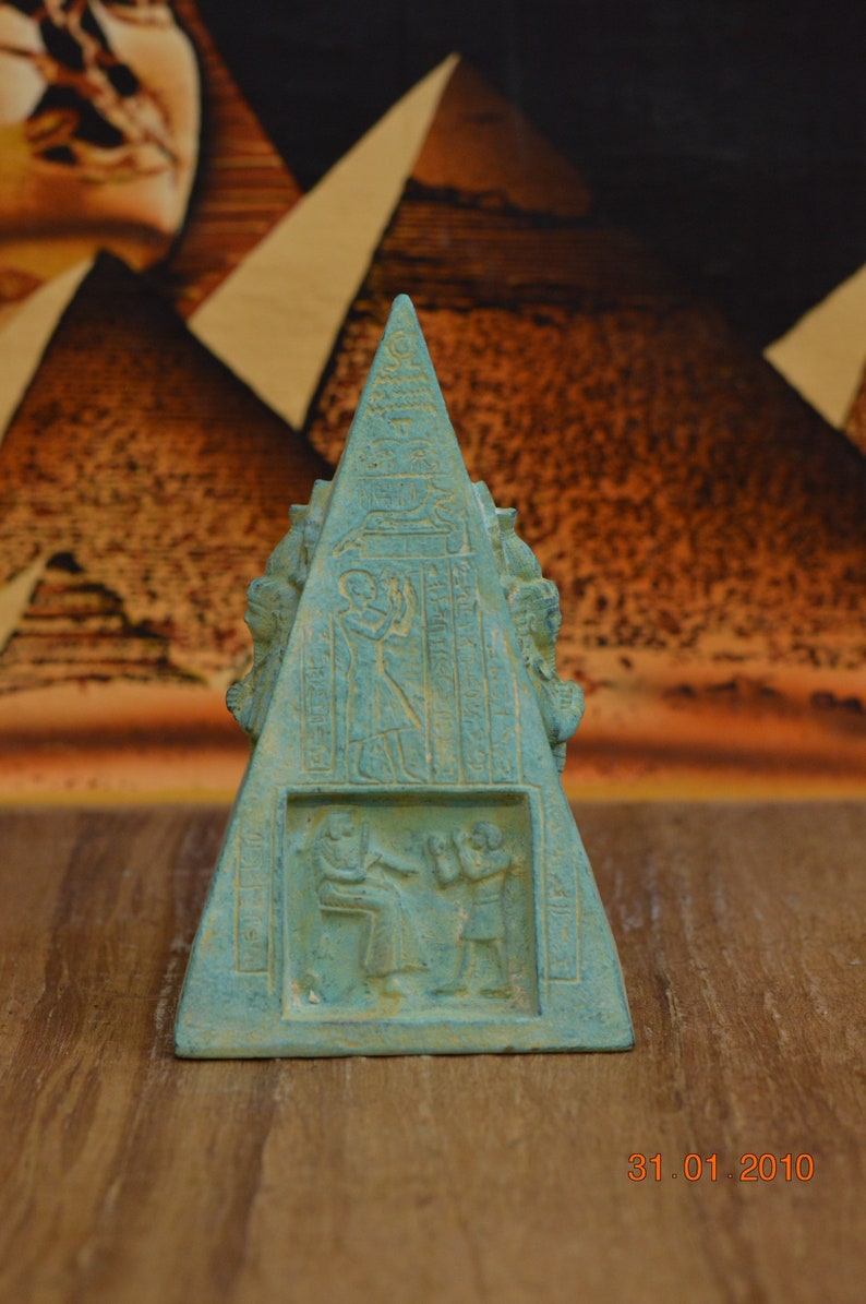Pretty Egyptian Pyramid-decorated With Temple of King Ramesses ...