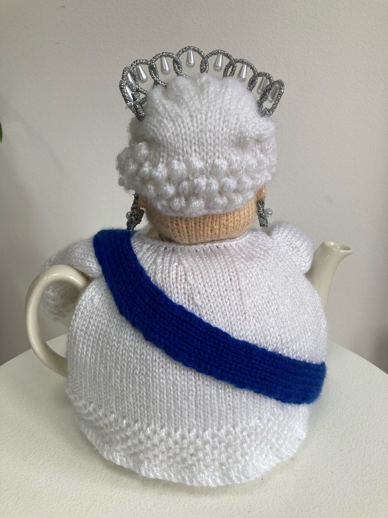 Queen Elizabeth II Tea Cosy Knitting Pattern - Etsy