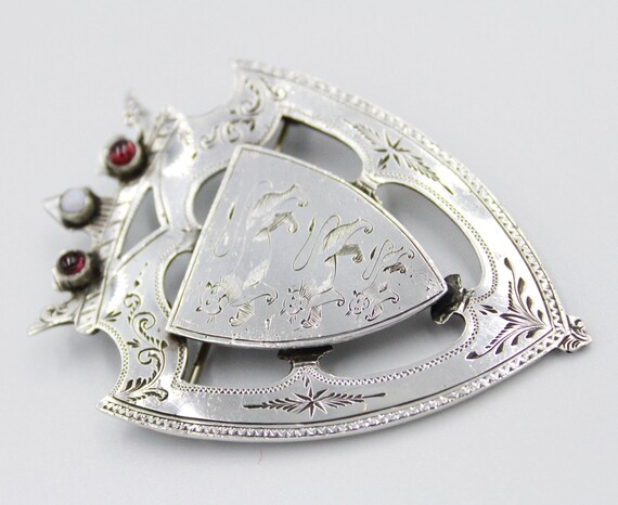 Victorian Scottish silver family crest brooch showing… - Gem