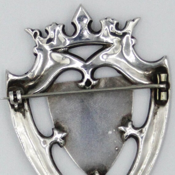 Victorian Scottish silver family crest brooch showing… - Gem