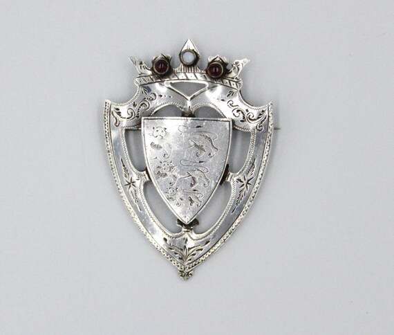 Victorian Scottish silver family crest brooch showing… - Gem