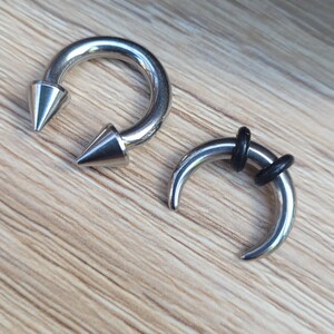 Set of 2 Silver Spike Cone Horseshoe Pinchers Circular Barbell 316 ...