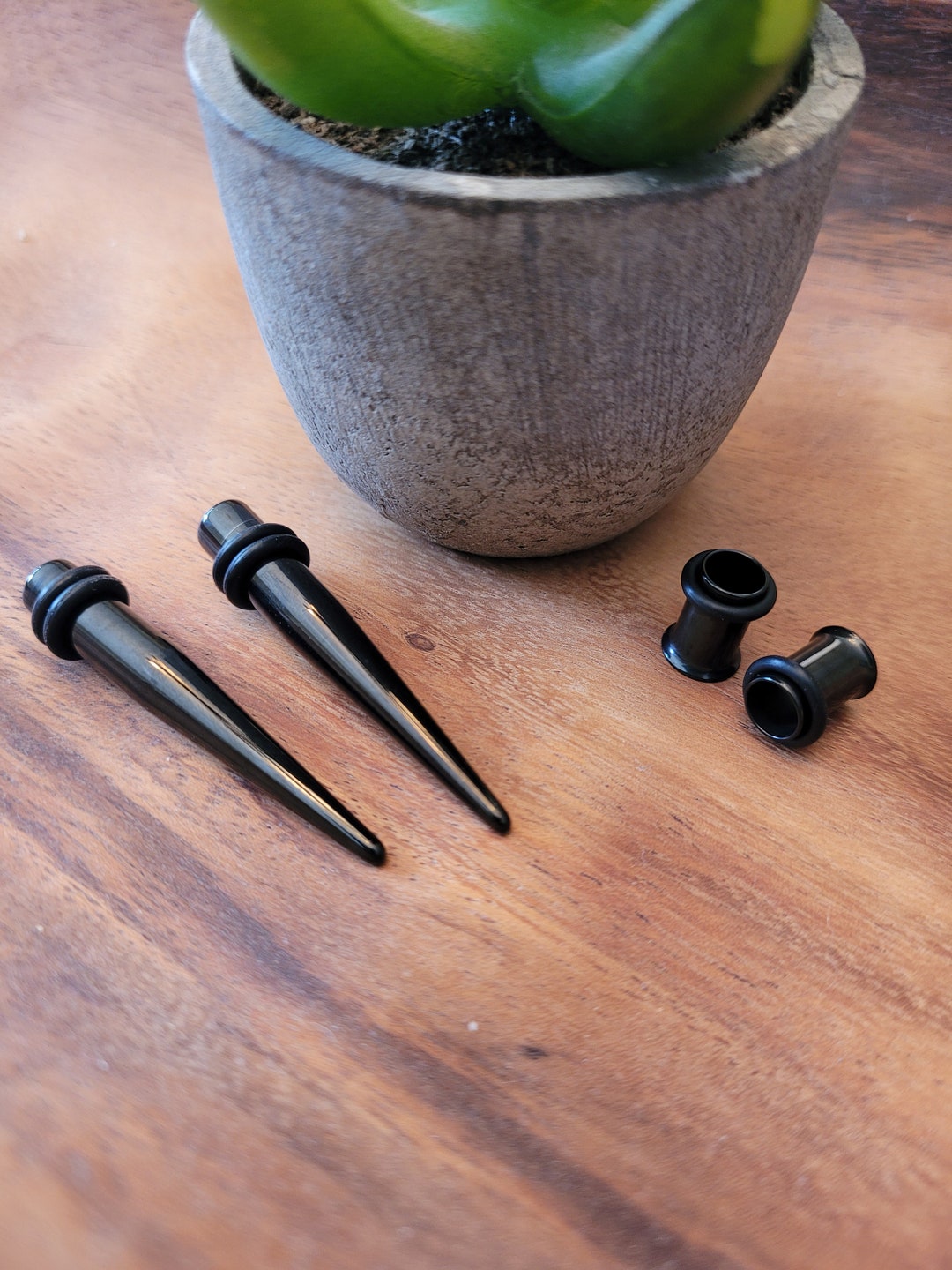 Pair 1g 7mm Black Steel Tapers and Black Titanium Single Flare Tunnels ...