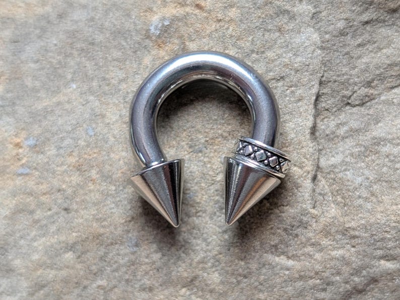 2 PAIR Silver Gauges Spike Horseshoe Clicker Ring Plugs 2g 4g 6g 8g 10g ...