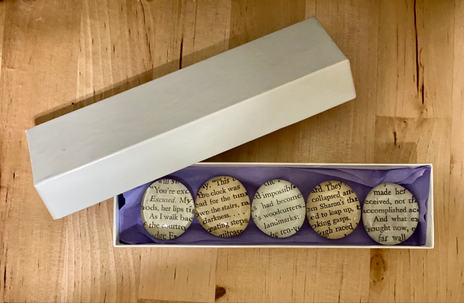 A set of 5 book page magnets | Etsy