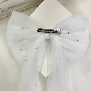Pearl Bridal Hair Bow. Alternative Veil, Wedding Bow, Tulle Pearl Veil ...