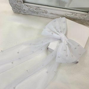 Pearl Bridal Hair Bow. Alternative Veil, Wedding Bow, Tulle Pearl Veil ...