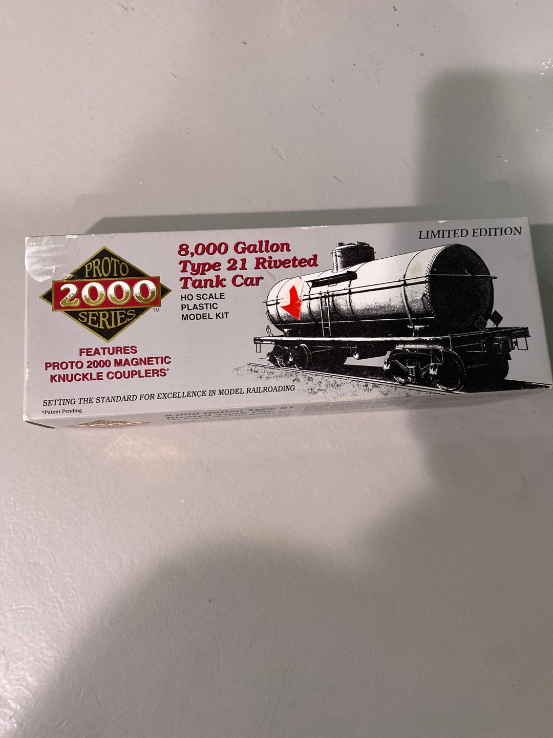 Proto 2000 Series HO Scale 8000 Gallon Type 21 Riveted Tank Car Open ...