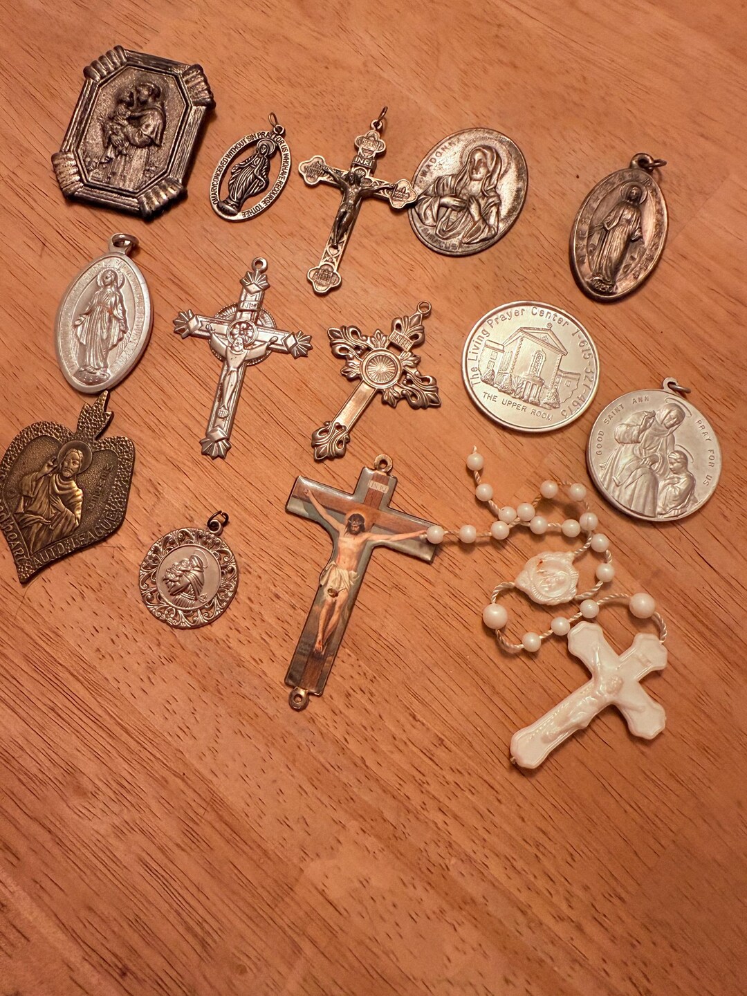14 Vintage Religions Pendants - Etsy
