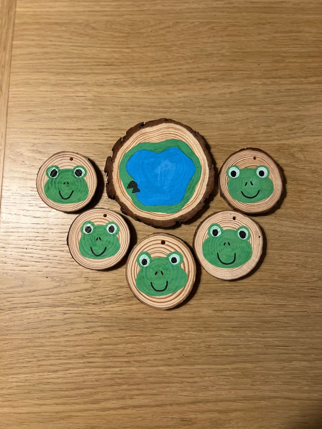 5 Speckled Frogs Nursery Rhyme Wooden Log Slices Tuff Tray Resources ...