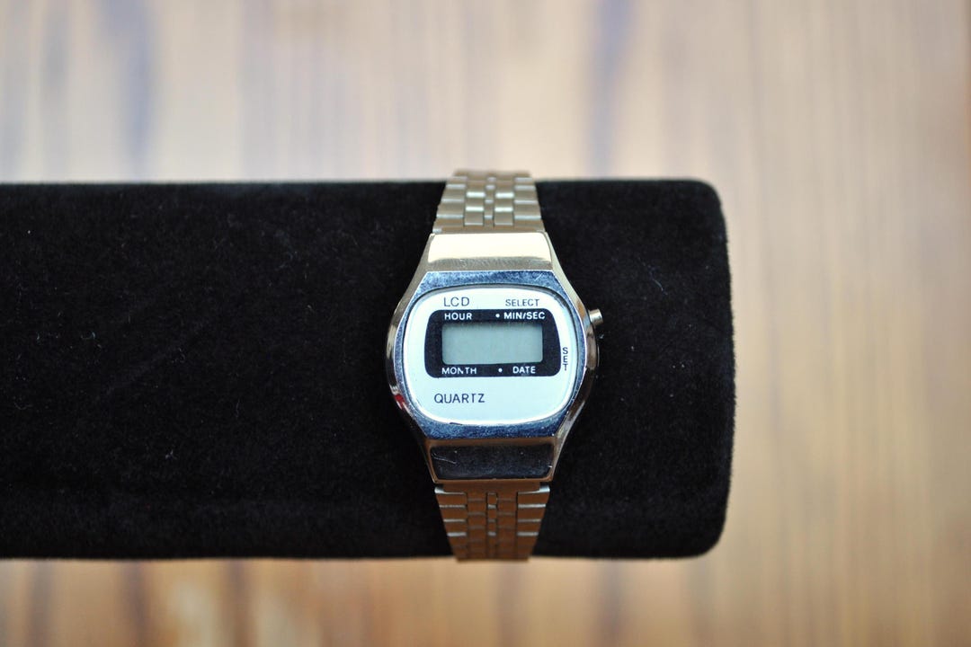 Vintage Retro Quartz LCD Watch - Antique Quartz Retro LCD Watch - Does ...