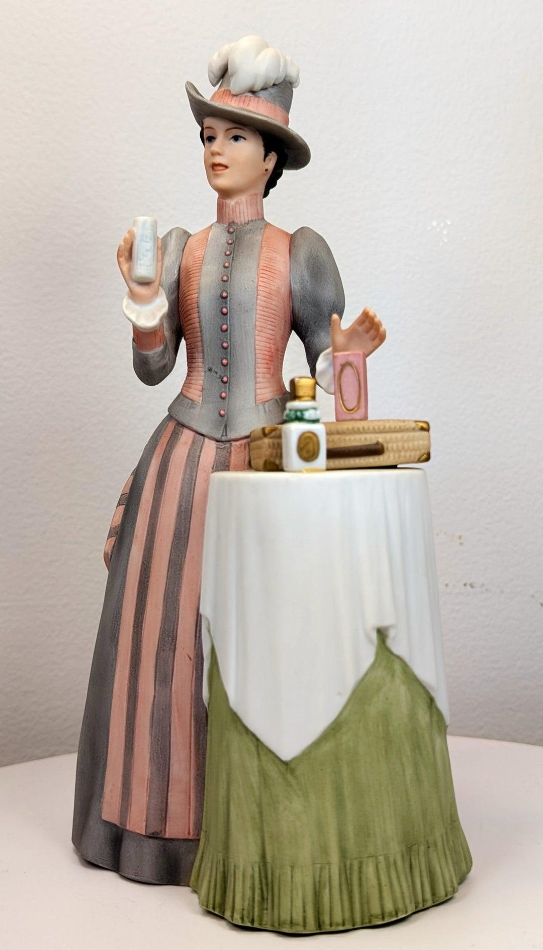1984 Avon Mrs. Albee Award Porcelain Figurine - Perfume Seller Table ...